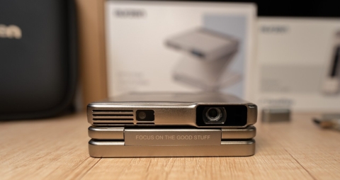World's Smallest Foldable DLP Projector - Aurzen ZIP